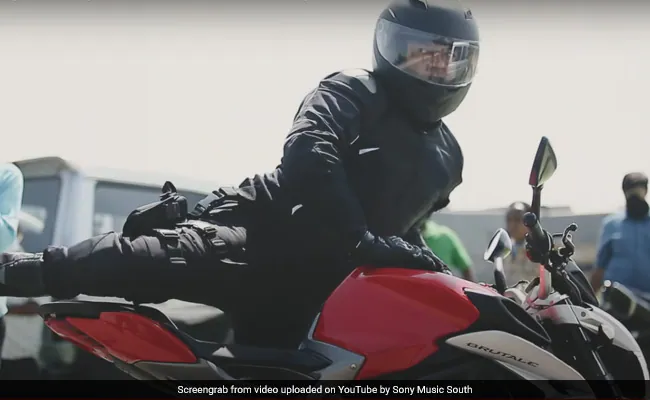 How Ajith Got Stunts Right Despite Falling - Moviewood